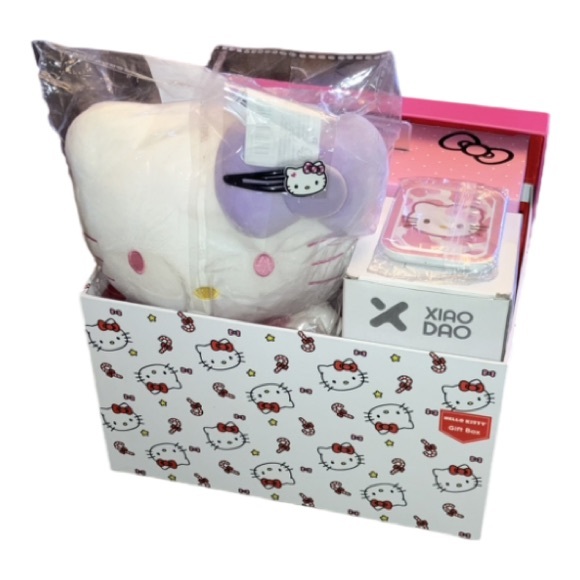 Hello Kitty | Accessories | Hello Kitty Wireless Gift Box | Poshmark